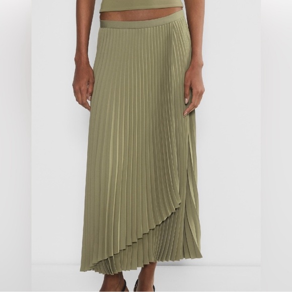 Aritzia | Skirts | Aritzia Babaton Ladder Skirt | Poshmark